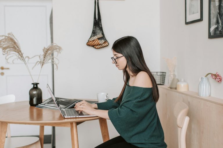 Overcoming Integration Challenges for B2B Mobile Apps - Silk Commerce